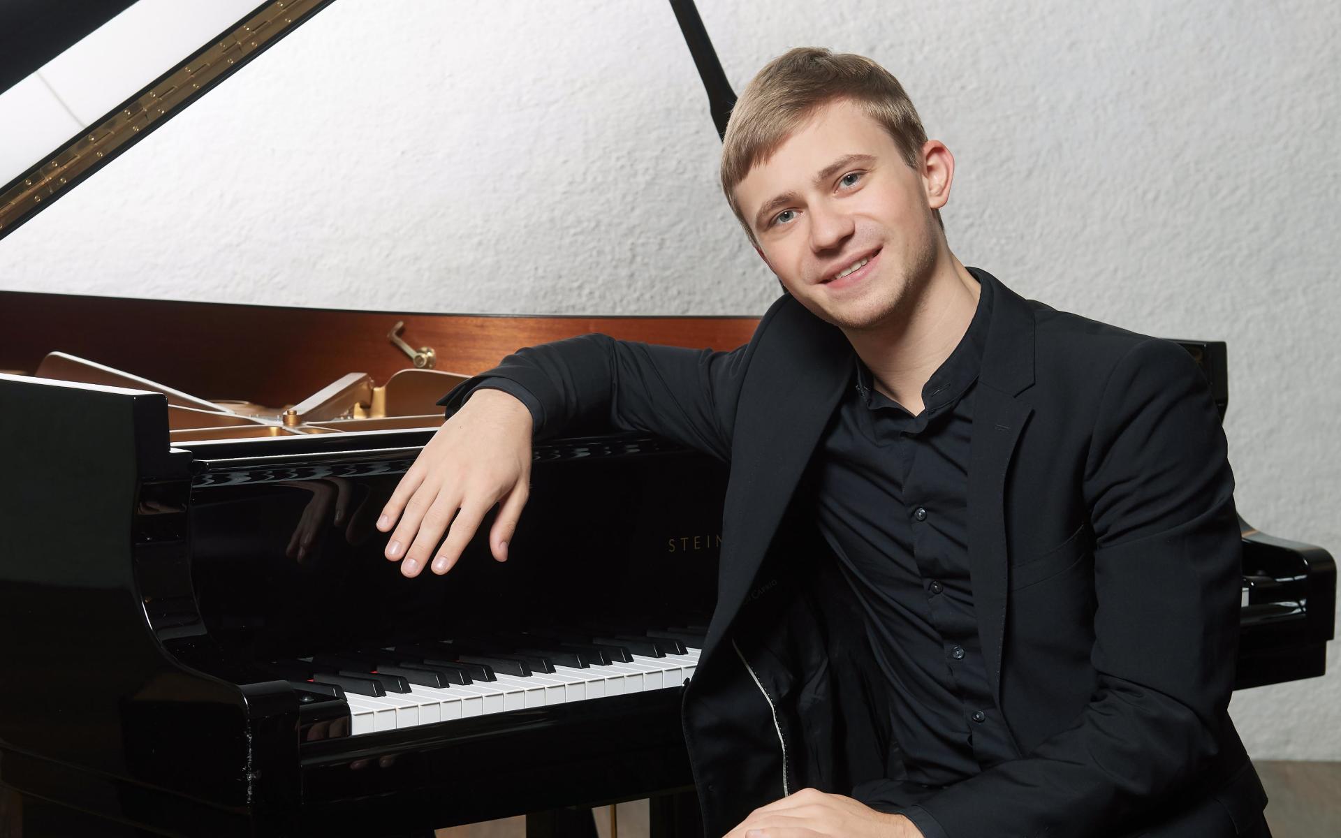 Dmytro Choni | Pianist | Home